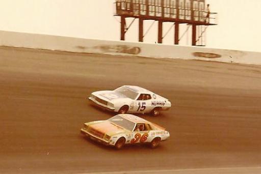 15 BUDDY BAKER 36 BOBBY WAWAK 1976 - Gallery - Lee Greenawalt | racersreunion.com