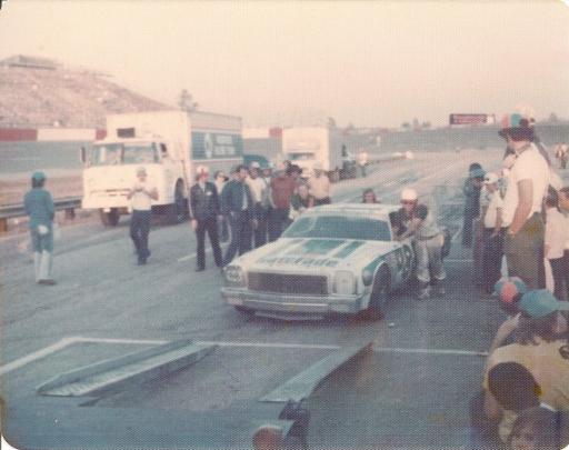 Darrell Waltrip #88 - Gallery - Lynn Hughes | racersreunion.com