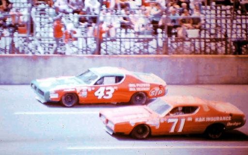 #43 Richard Petty #71 Bobby Isaac 1972 Motor State 400 @ Michigan ...