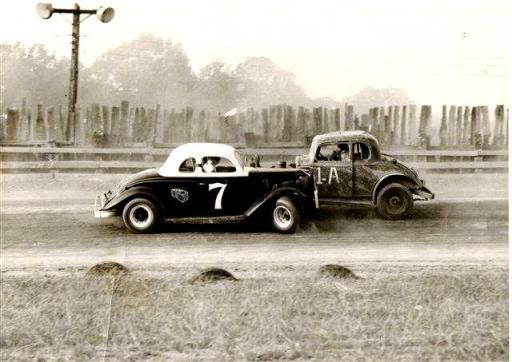 Wrong Way! - Gallery - Jerry Hower | racersreunion.com