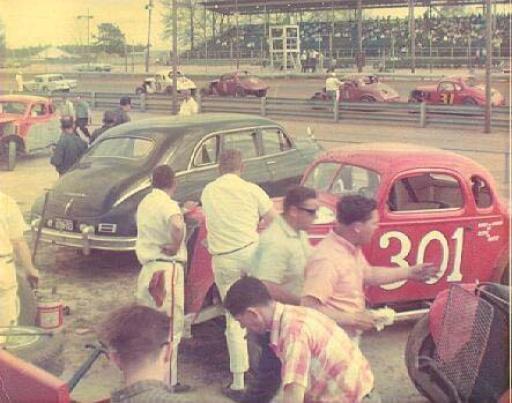 Lining Up. - Gallery - Jerry Hower | racersreunion.com