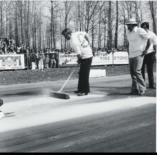 Melvin Yow Sweeping In Gold Dust Milan 1973 - Gallery - Tom Kasch ...