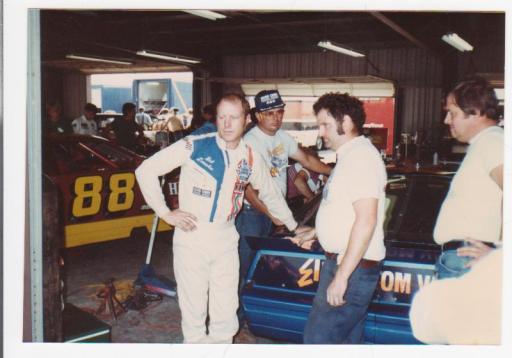 Bob Senneker And Crew - Gallery - Pete Banchoff | racersreunion.com